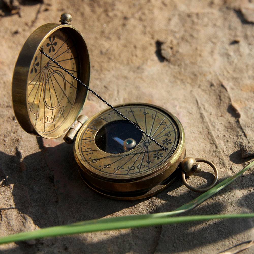 Pocket sundial and compass in brass, Mary Rose replica