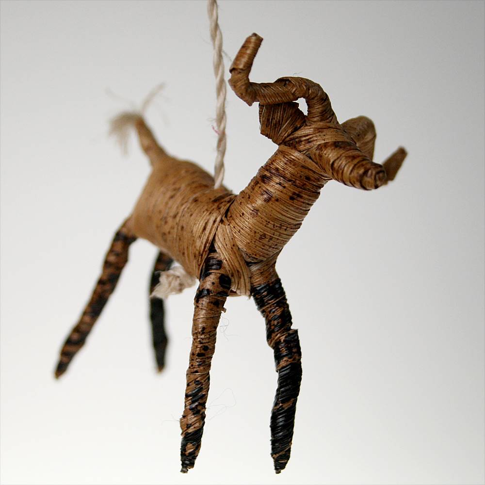 Raffia African animals, asstd, 1 supplied